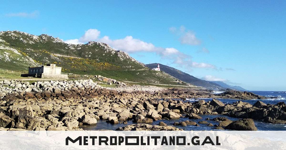 Visita guiada a los faros de Silleiro, los molinos de Baredo y la costa ...