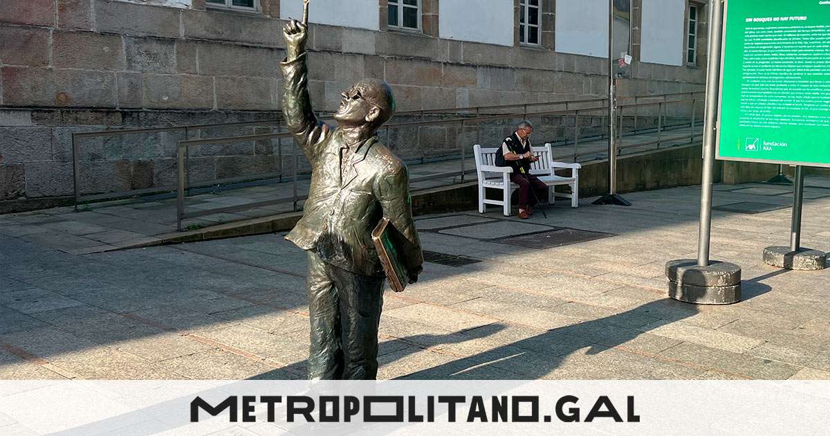 La escultura de Manuel Castro, en pleno centro de Vigo, vuelve a ser ...