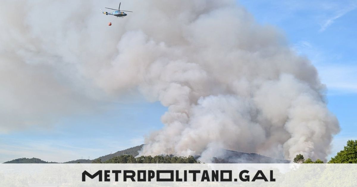 Alerta en Padrón por un incendio forestal que ya ha quemado al menos 60 ...