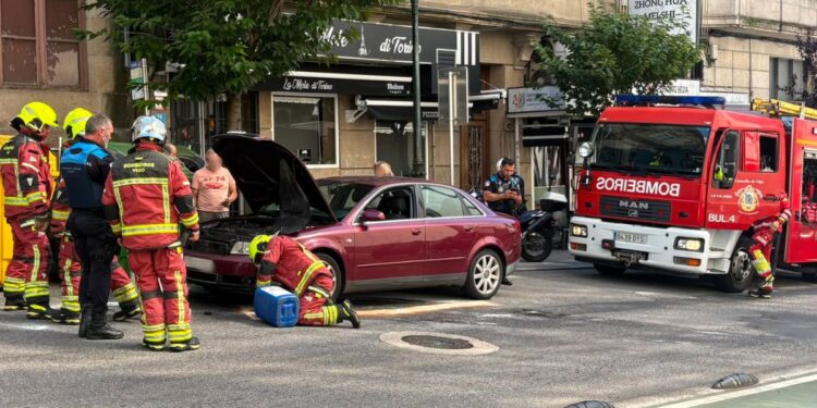 Susto en pleno centro de Vigo por el estallido de un coche con llamas ...