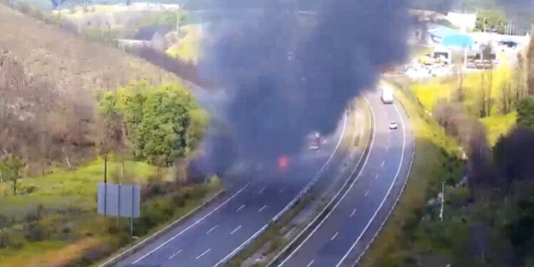 Cortada la A-52 en Galicia por la colisión entre dos camiones que ...